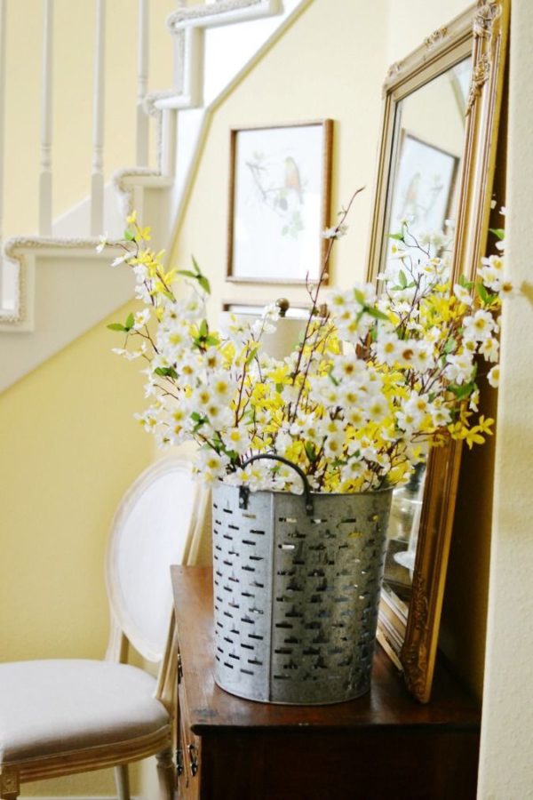 How to style your Olive Bucket for Spring! Get the farmhouse look!