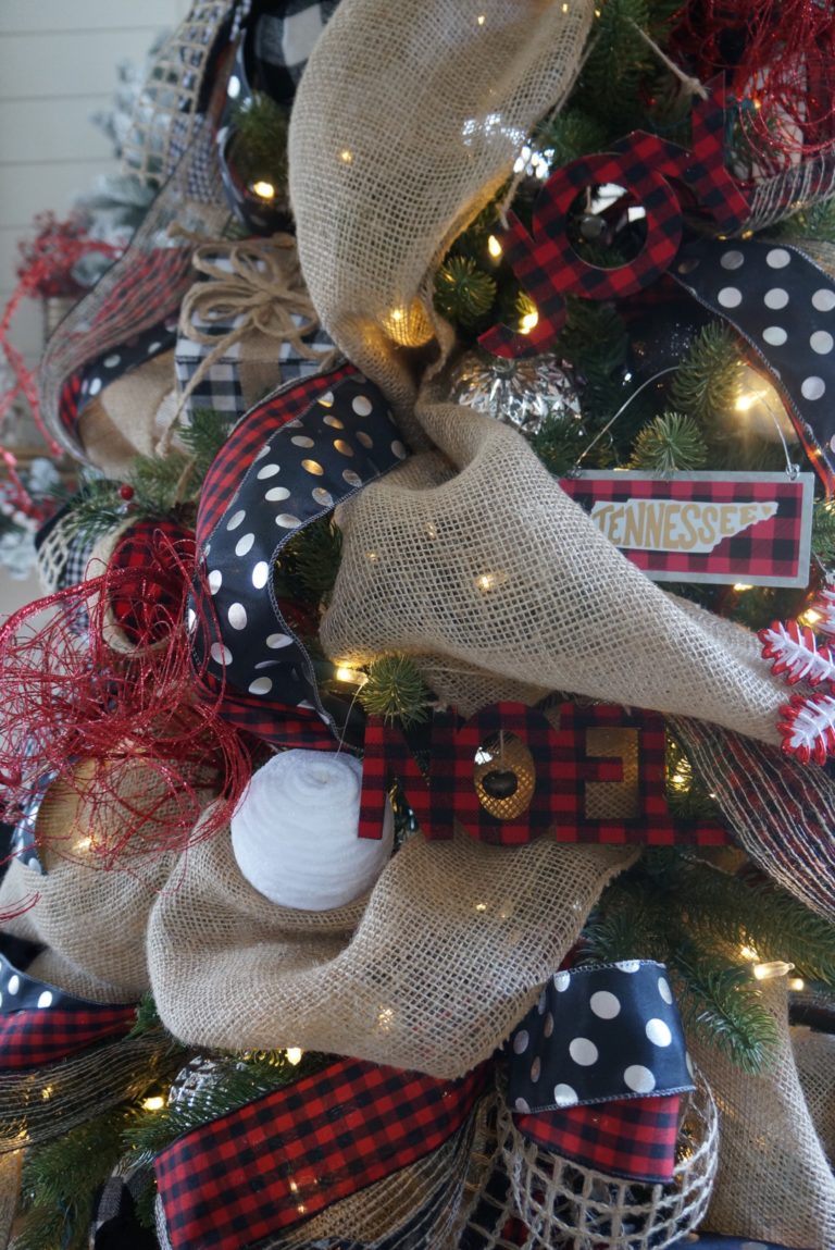My Buffalo Check Inspired Christmas Living Room. Learn how to have a ...