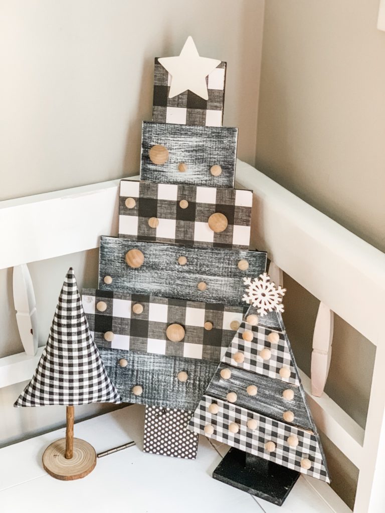 Easy DIY Pallet tree for Christmas! - Wilshire Collections