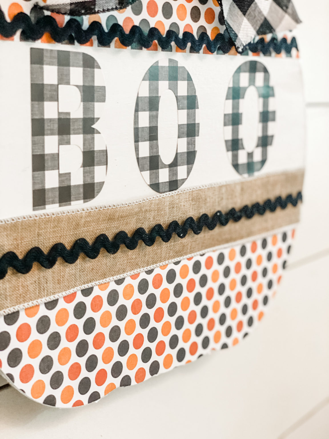 DIY Halloween sign - Wilshire Collections